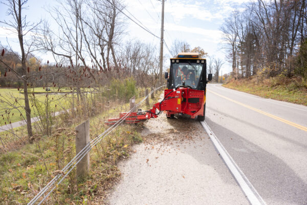 Under Guardrail Mower - Trackless Vehicles